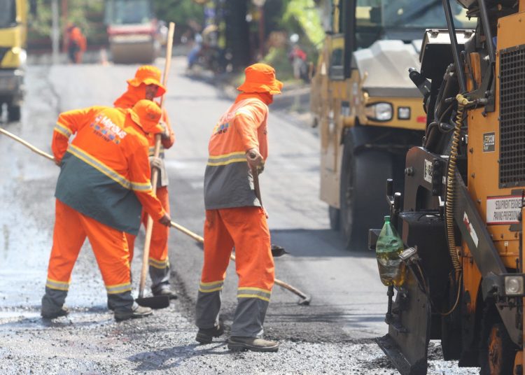 Informe Manaus Prefeitura De Manaus Trabalha No Recapeamento Da