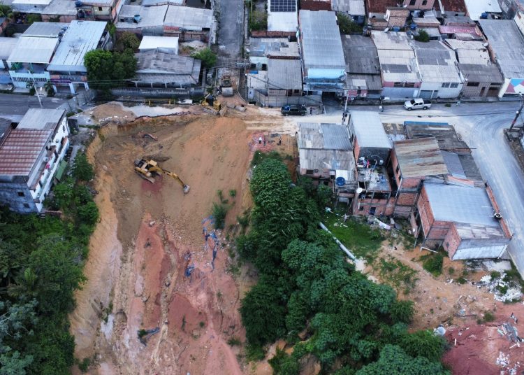 Informe Manaus Prefeitura De Manaus Trabalha Em Obra Emergencial De