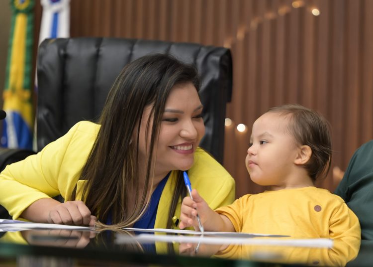 Informe Manaus Mãe Atípica Joana Darc Destaca Trabalho Em Favor Das Mães De Pessoas Com 